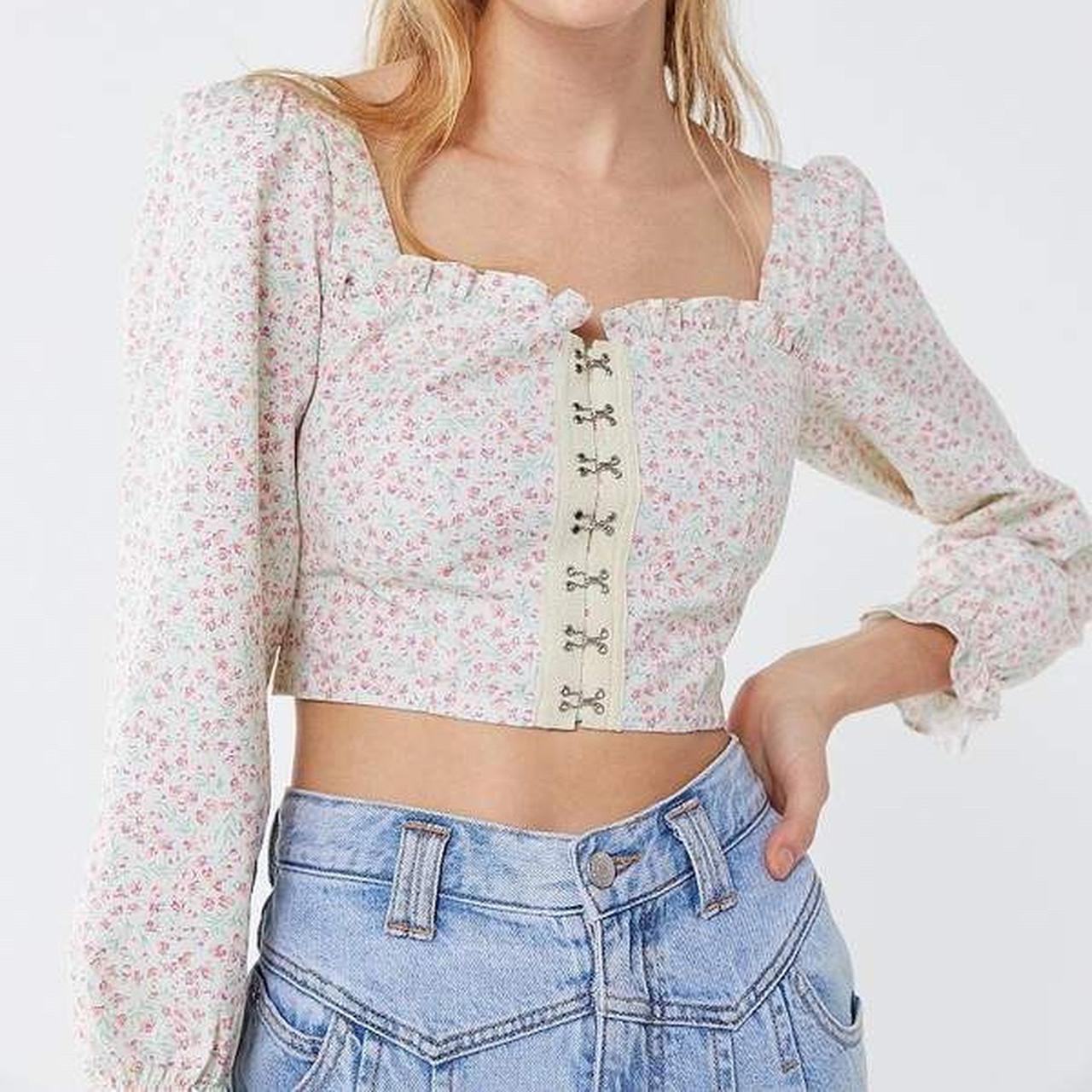 Urban Outfitters Floral Top🌸🌸 really cute floral... - Depop