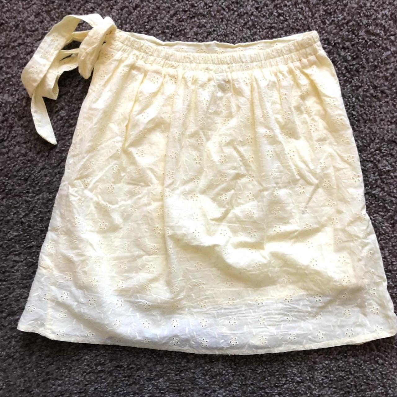 Vintage Light yellow floral mini flowly skirt. Has a... - Depop