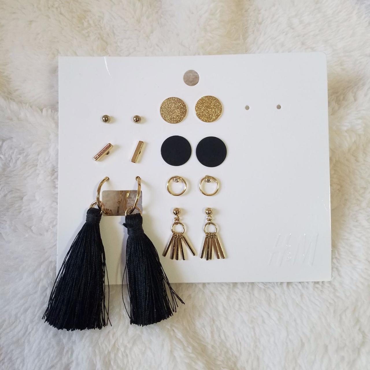 H&M Women's Black and Gold Jewellery | Depop