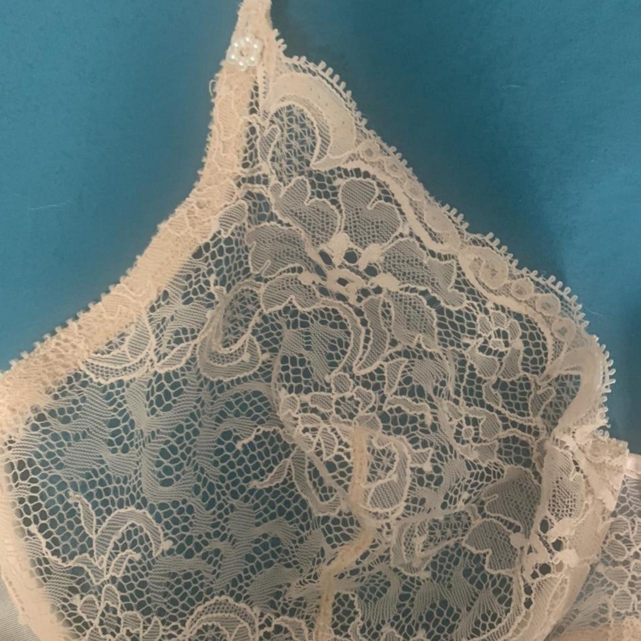 beautiful lace soft cup dior bra sadly does not fit... - Depop