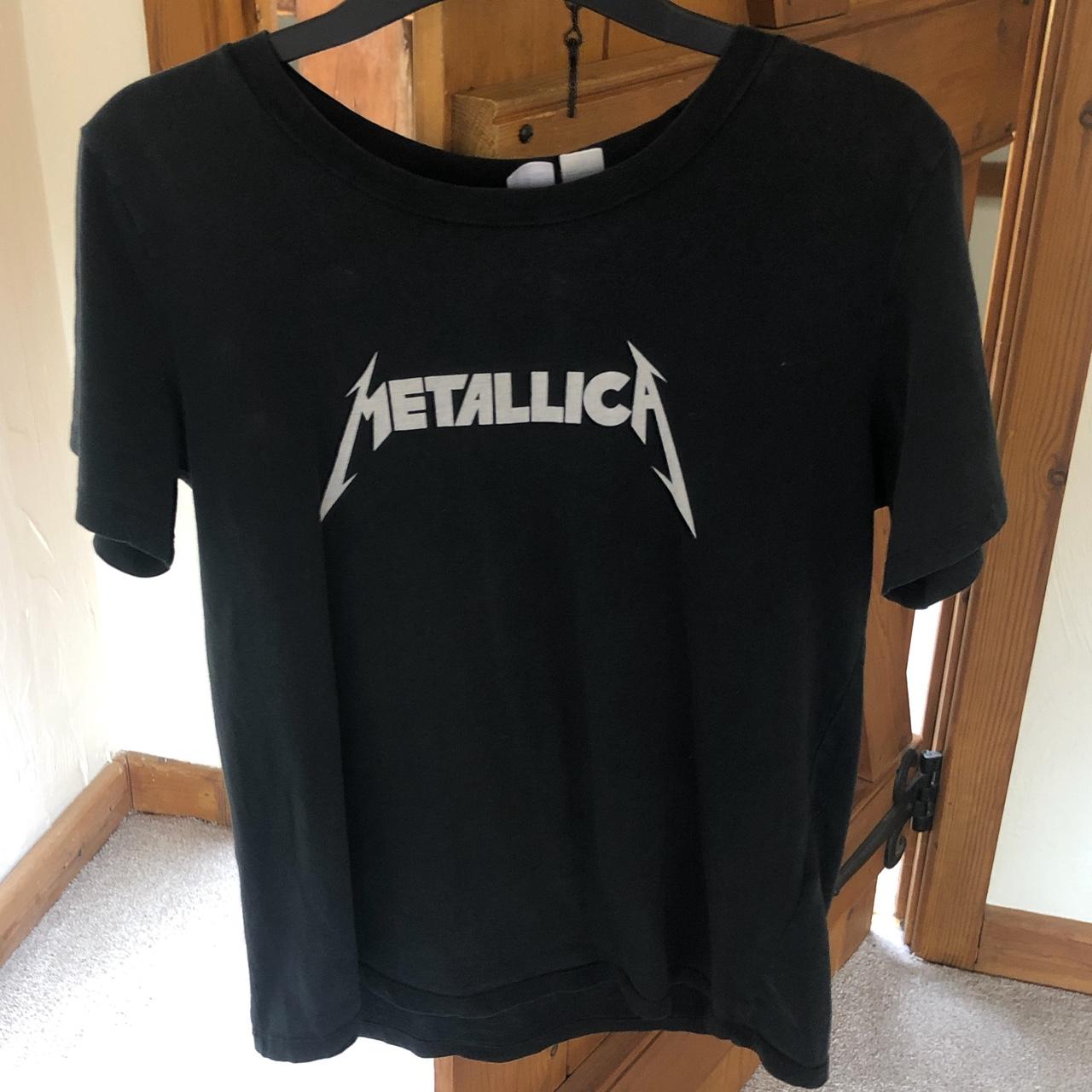 Dark grey Metallica t-shirt 🖤 has a few marks on it... - Depop