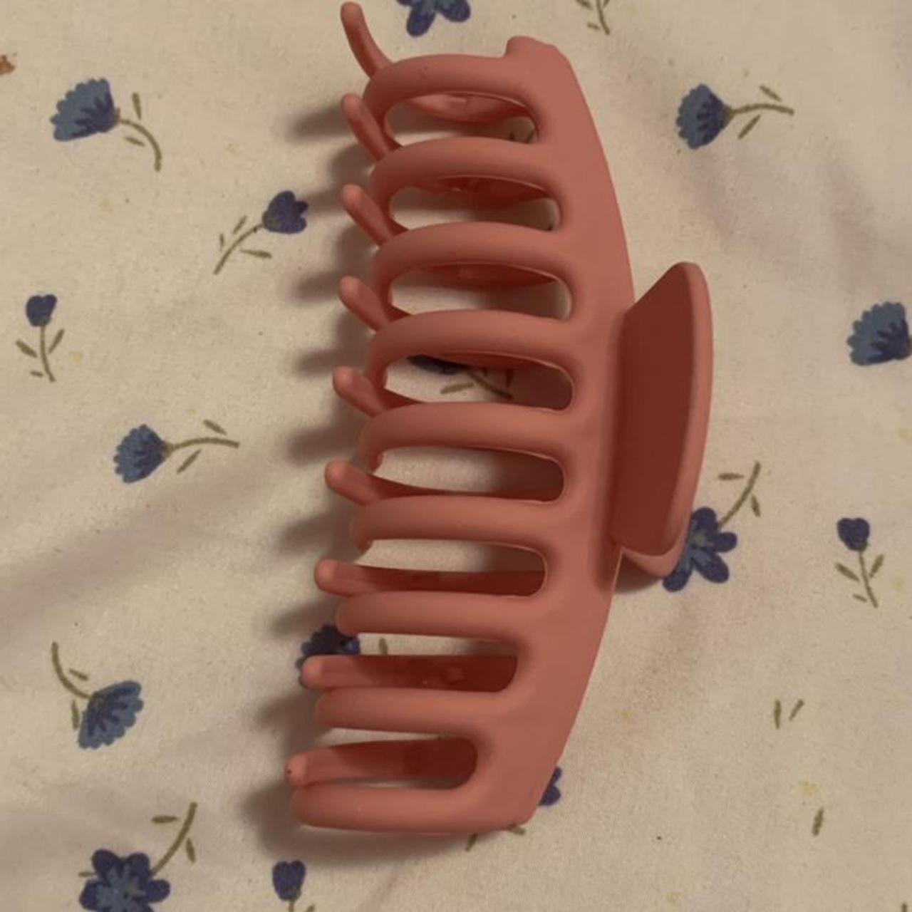 super adorable big baby pink claw clip! great for... - Depop