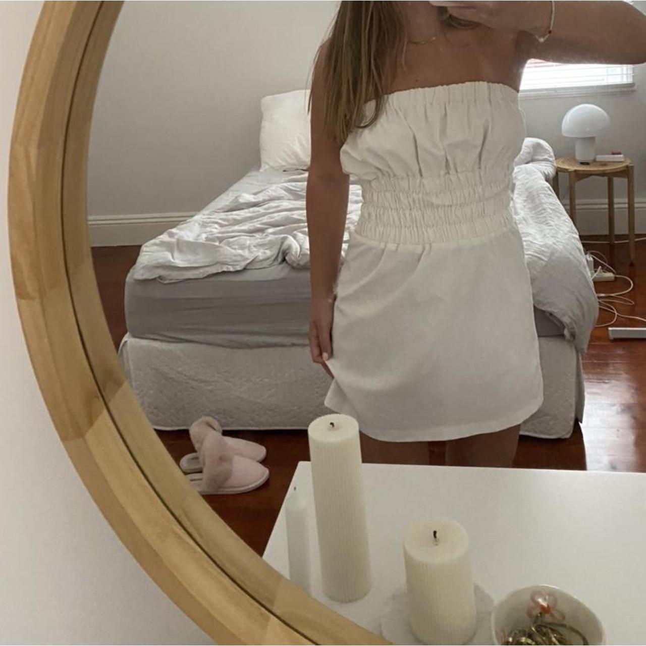 Superrr cute strapless white mini 🤍 Size 8-10... - Depop