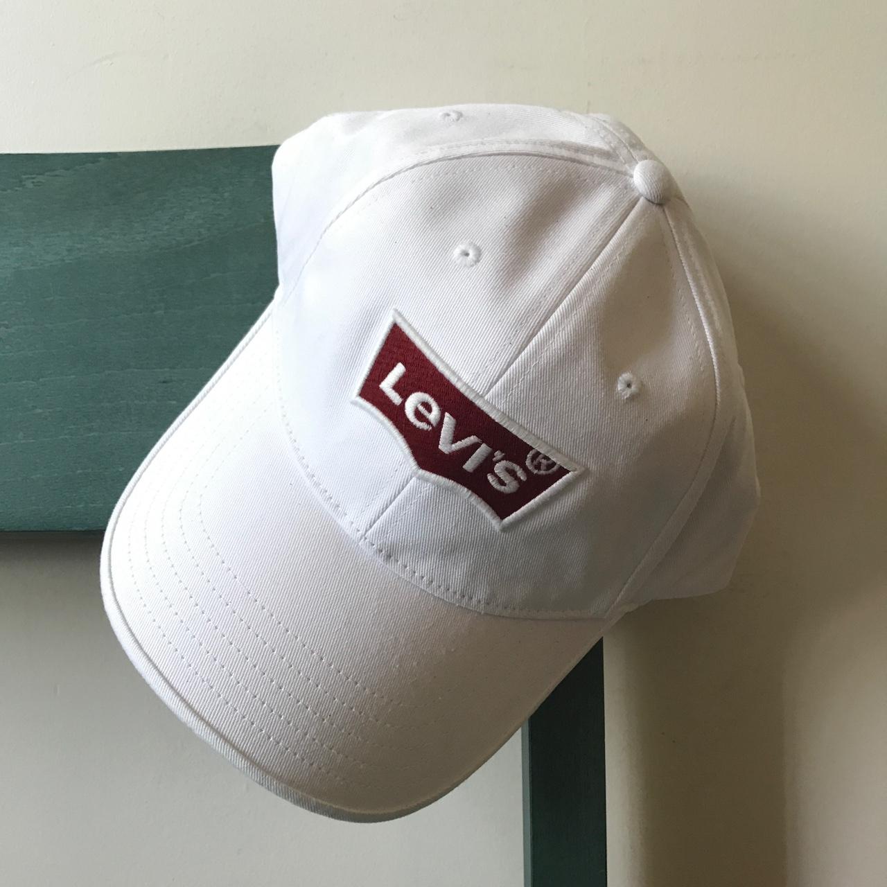 Levi's Men's White Hat | Depop