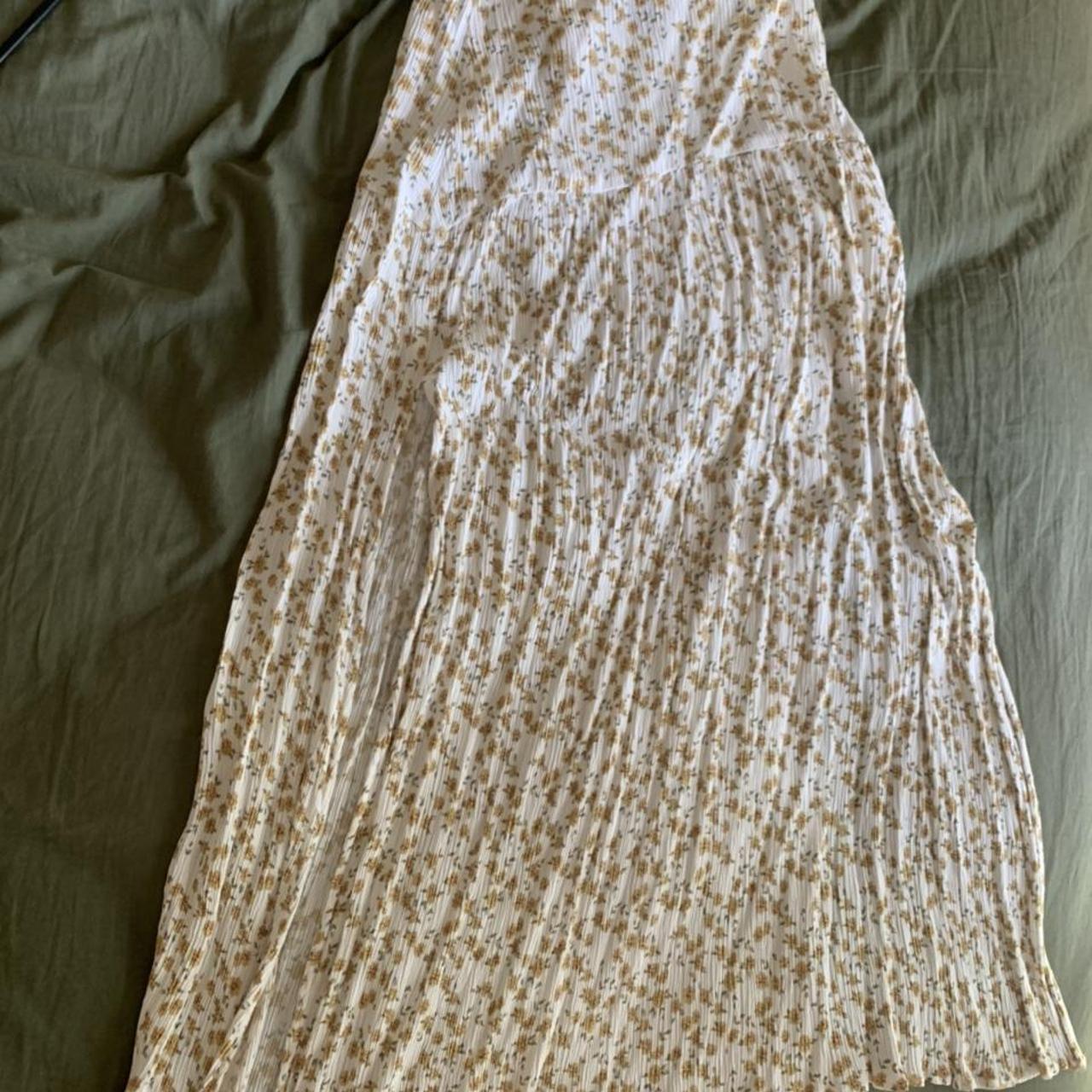 Kivari skirt size xs #kivari #midiskirt - Depop