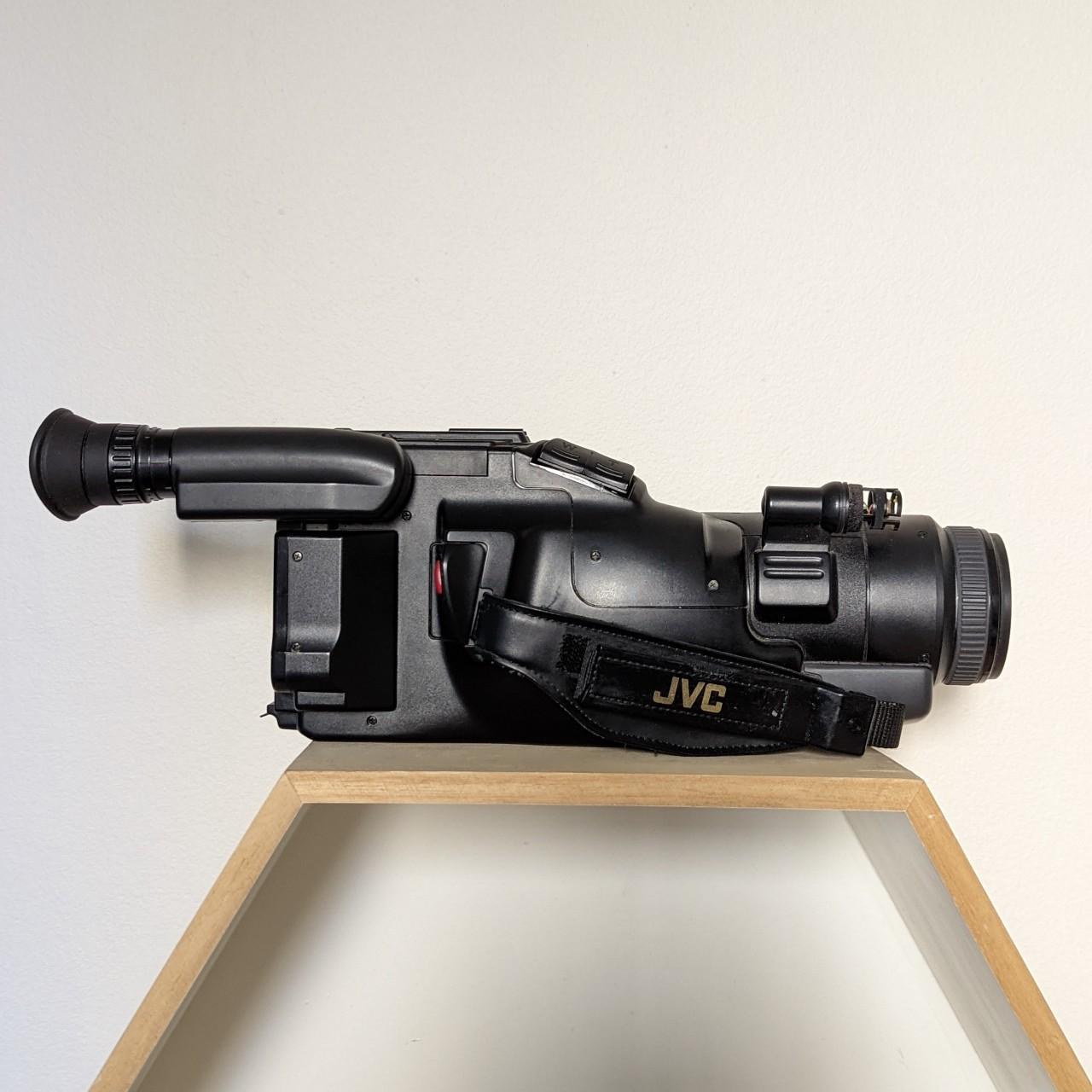 📼 Caméscope VHS C JVC 💡 Ce caméscope à cassettes... - Depop