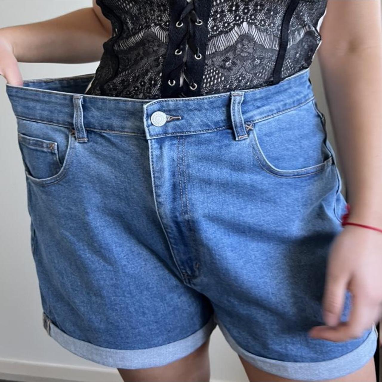 Cutest Lee shorts, they’re in perfect condition and... - Depop