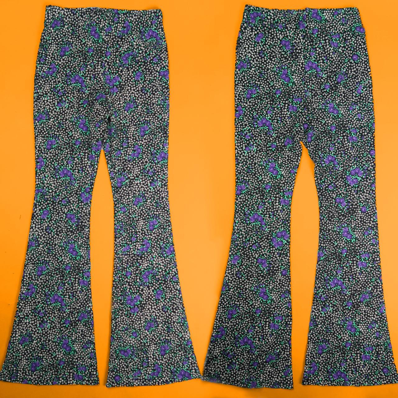 🌸 Cute ditzy floral print light weight fabric flared... - Depop