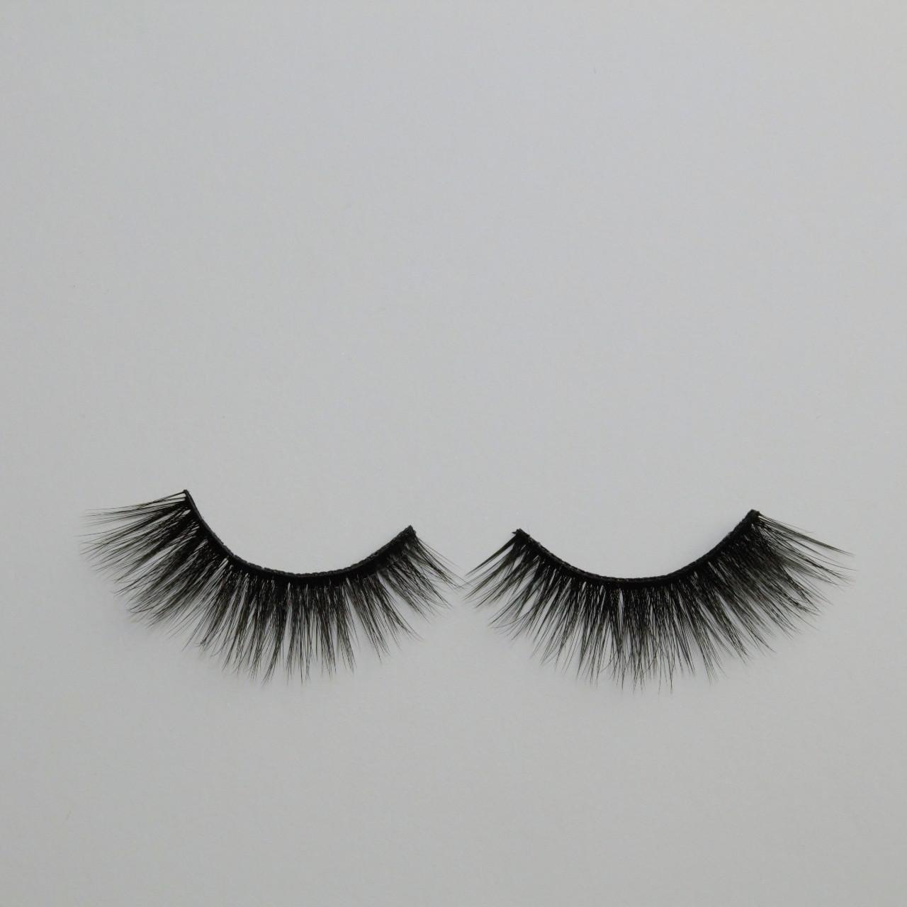 LEA- The only drama I need is in my lashes... - Depop