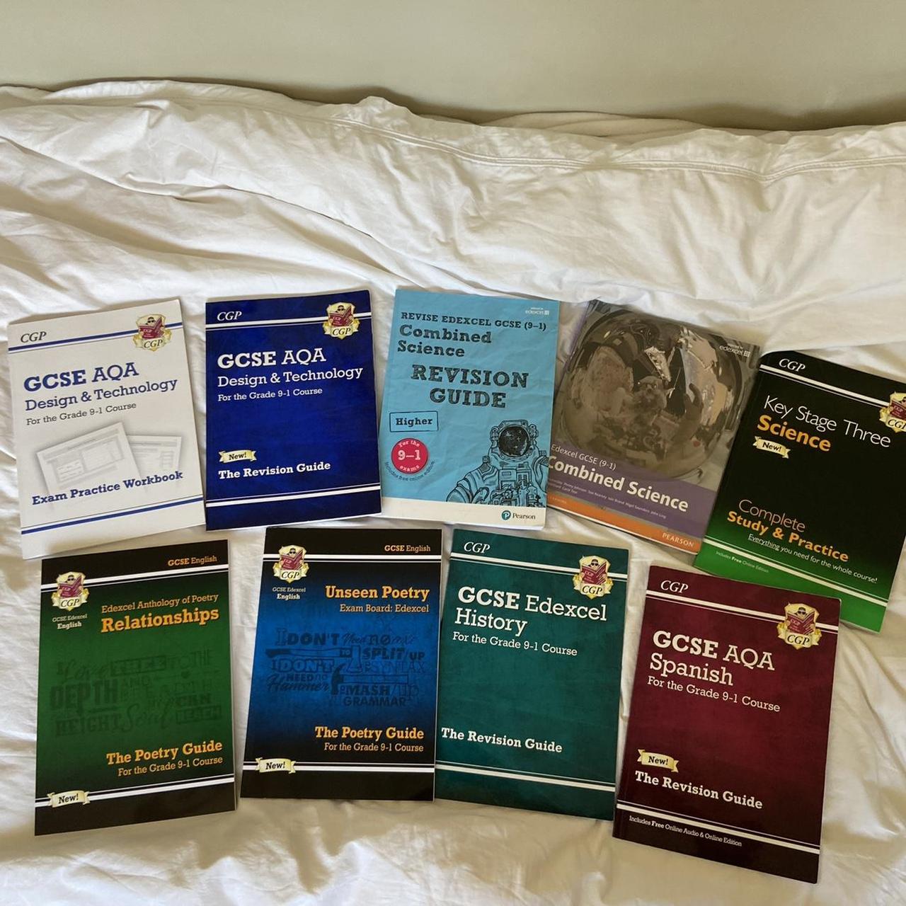 Various GCSE revision guides & one textbook. Message... - Depop