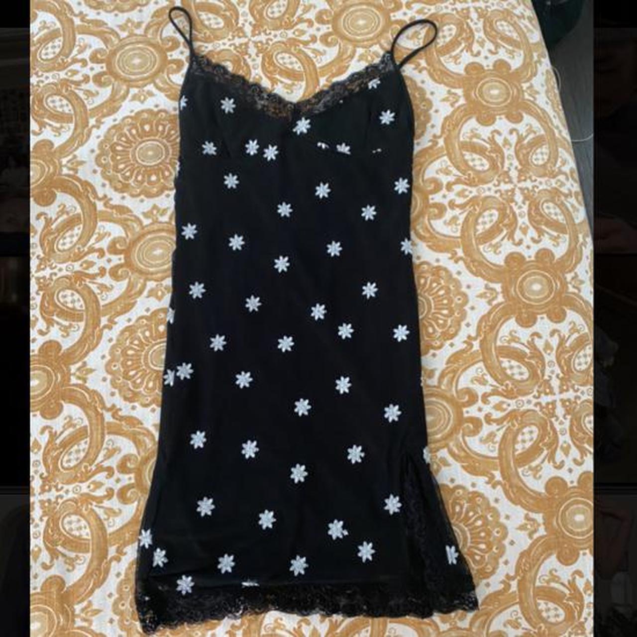 Black body con lace floral dress 🖤 From Motel... - Depop