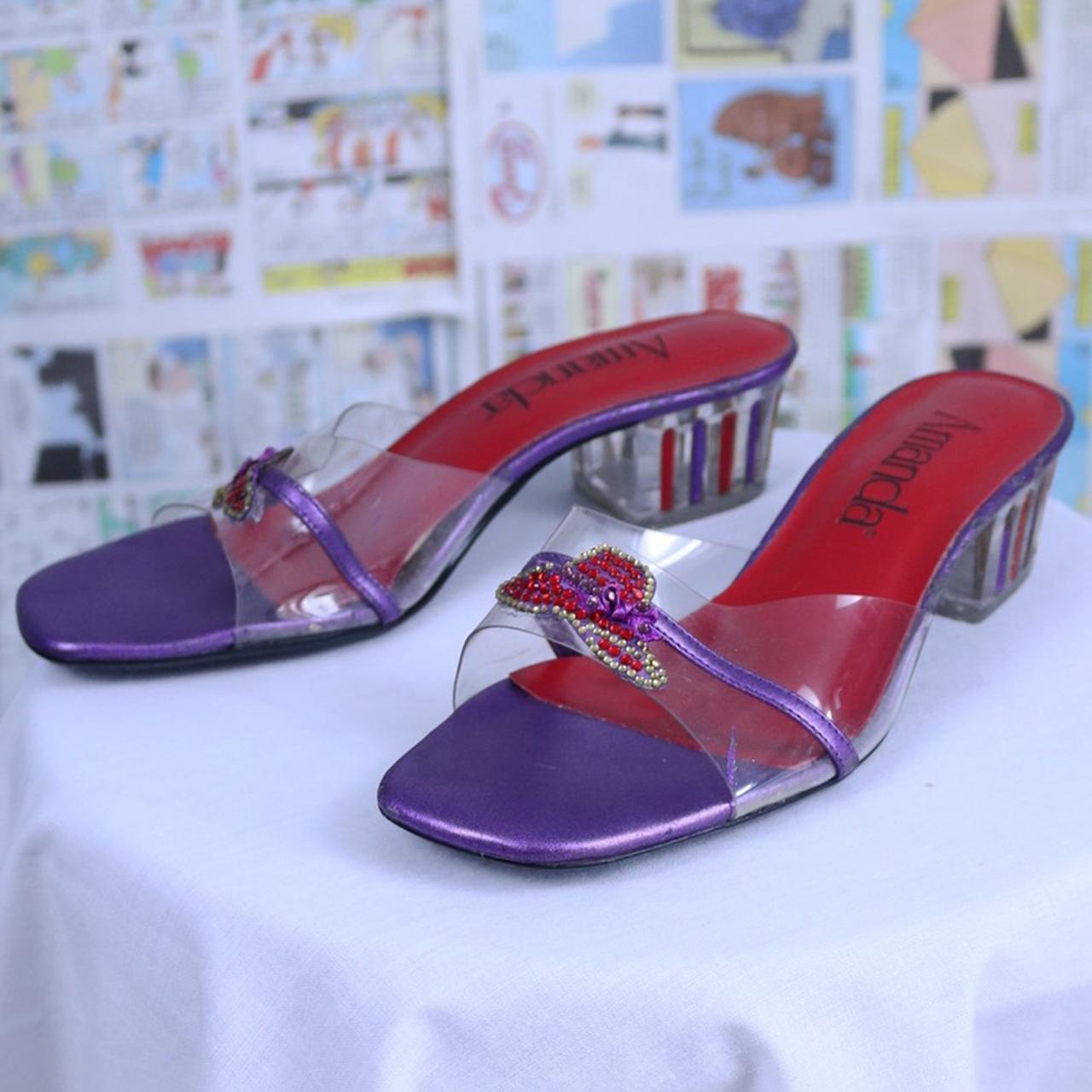 Cute block heel shoes with painted details charming... - Depop