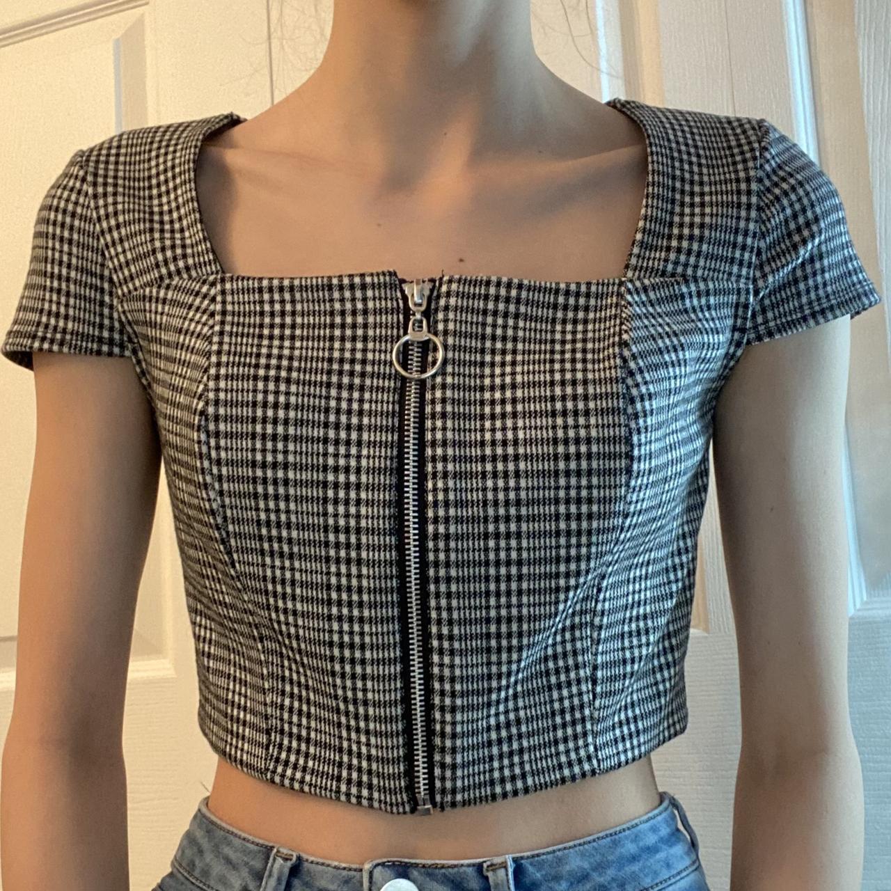 Checkered crop top with square neckline #croptop... - Depop