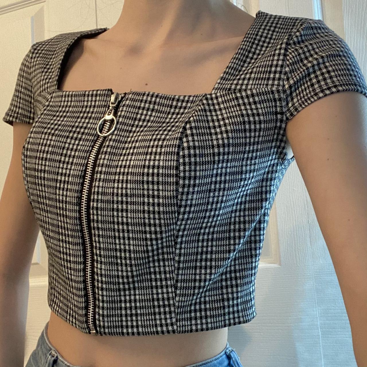 Checkered crop top with square neckline #croptop... - Depop