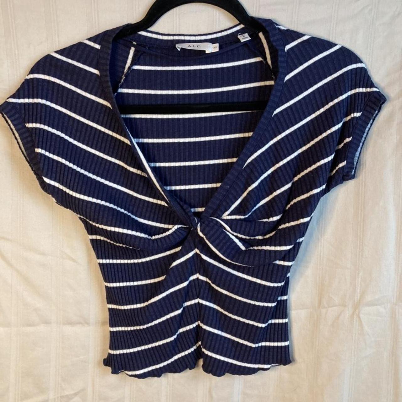 Very cute cropped top !! can be styled in many ways... - Depop