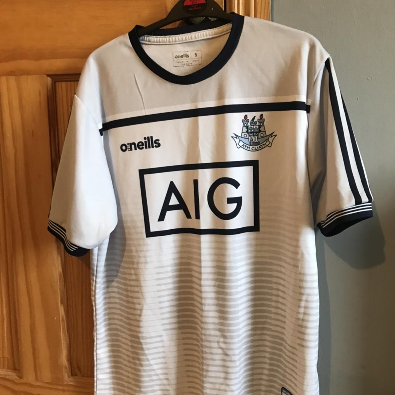 ⚪️O’Neill’s official GAA Dublin Training alternate... - Depop
