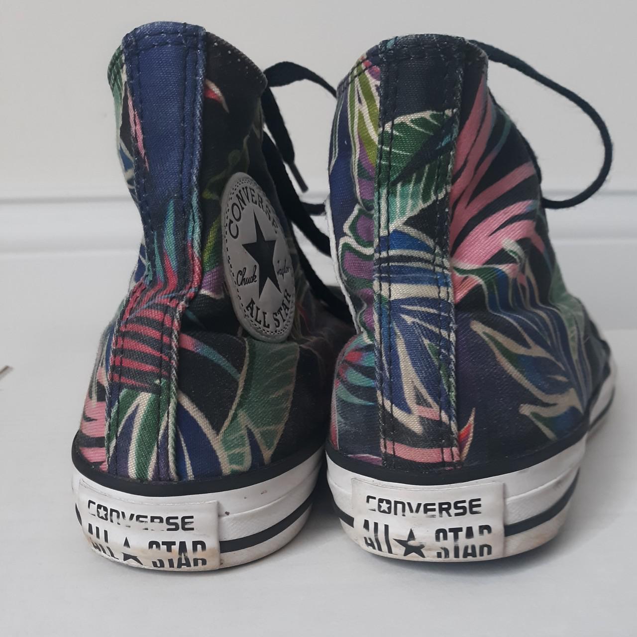 Tropical like printed Converse high tops Great... - Depop