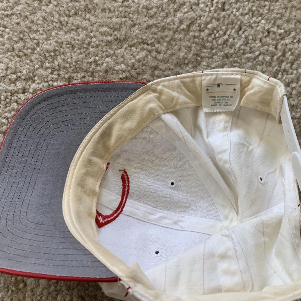 ~Vintage 80s Cincinnati Reds hat ~Missing nub on... - Depop