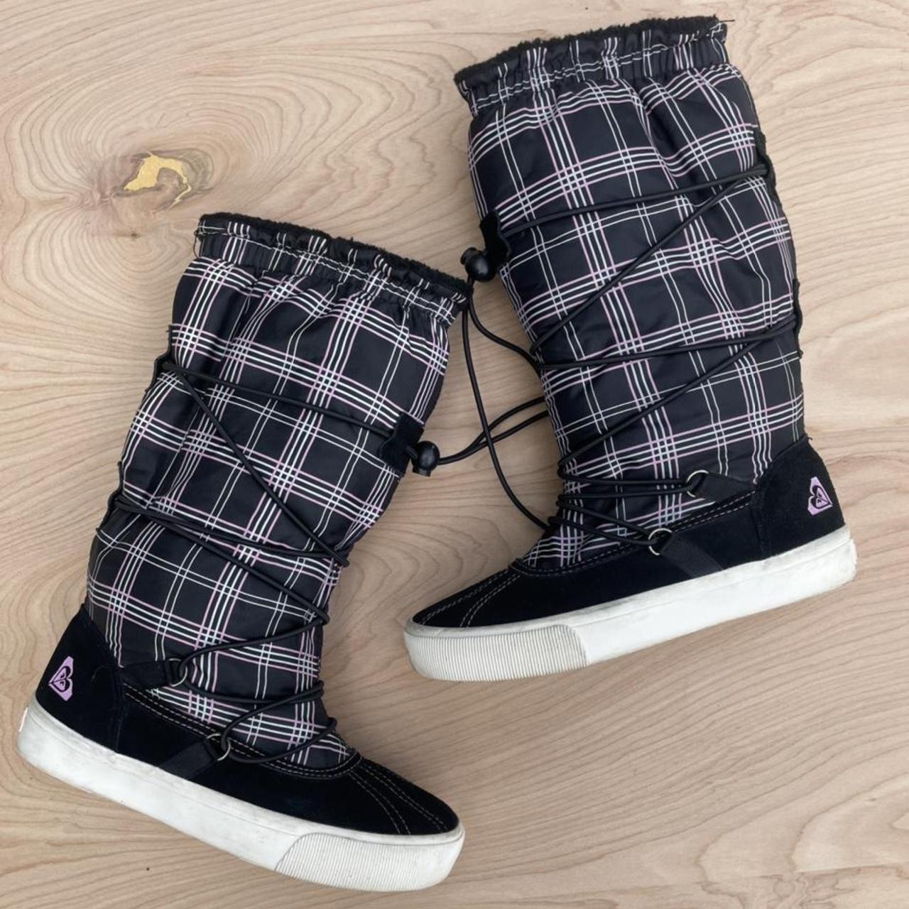 Rare Y2K Roxy winter boots Size not marked. I am a... - Depop