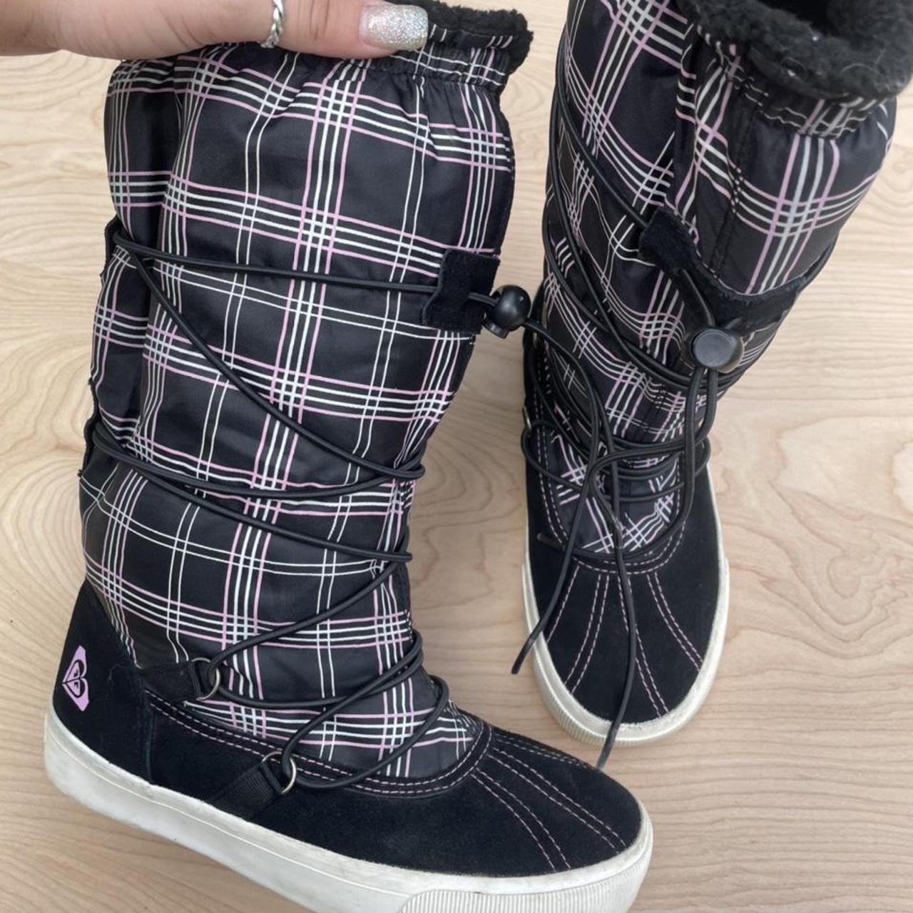 Rare Y2K Roxy winter boots Size not marked. I am a... - Depop