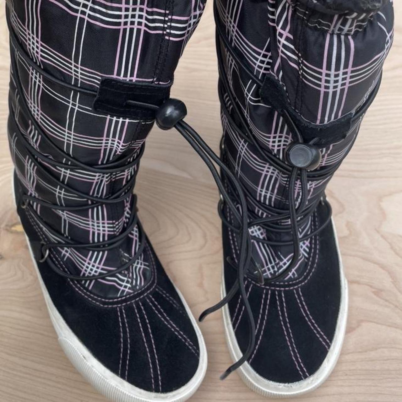 Rare Y2K Roxy winter boots Size not marked. I am a... - Depop