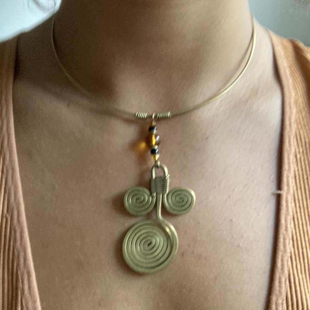 Beautiful brassy pendant necklace - Depop