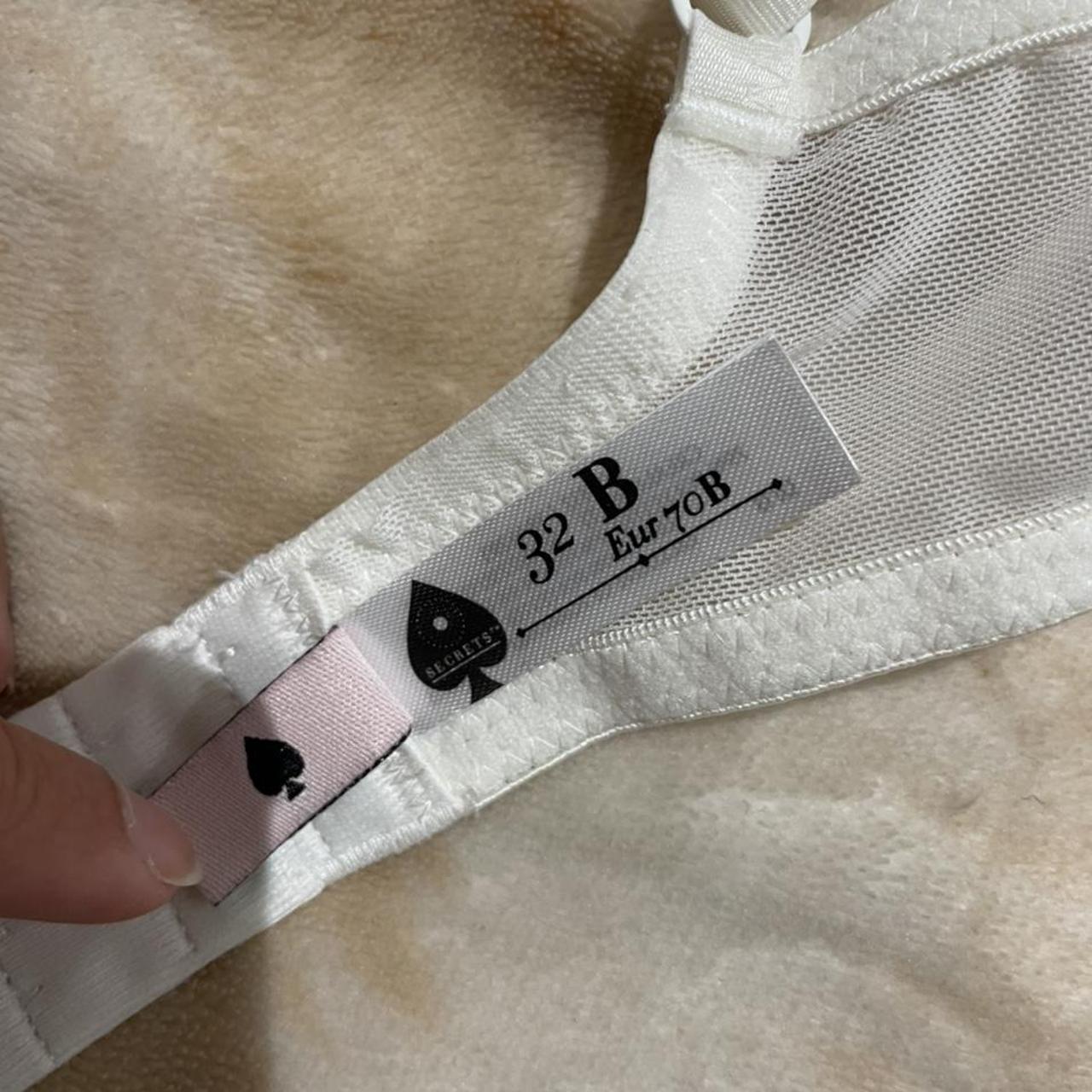 Stunning white/ cream balconette bra with black lace... - Depop