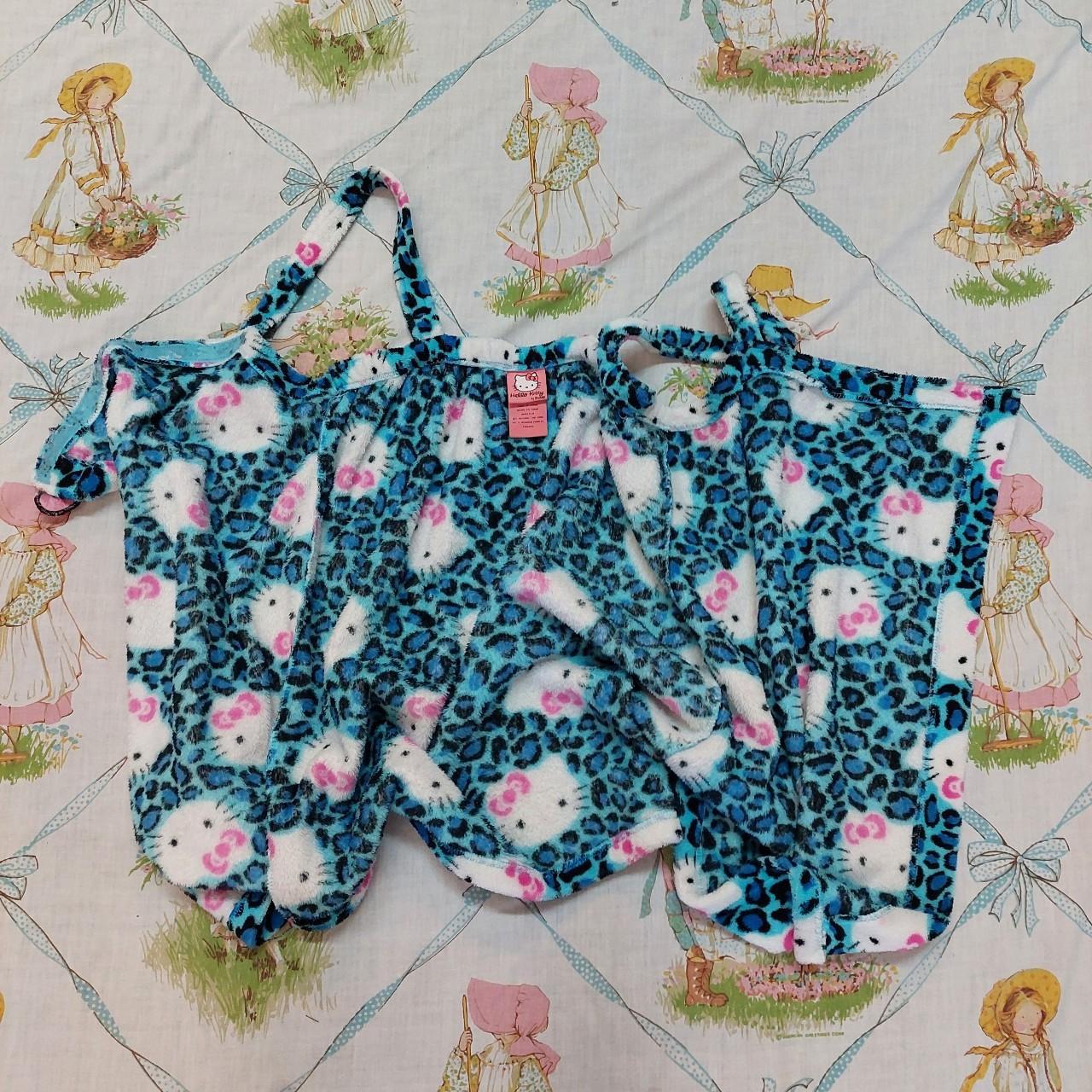 Hello Kitty Fuzzy Cover up/Sleepwear 2008 100%... - Depop