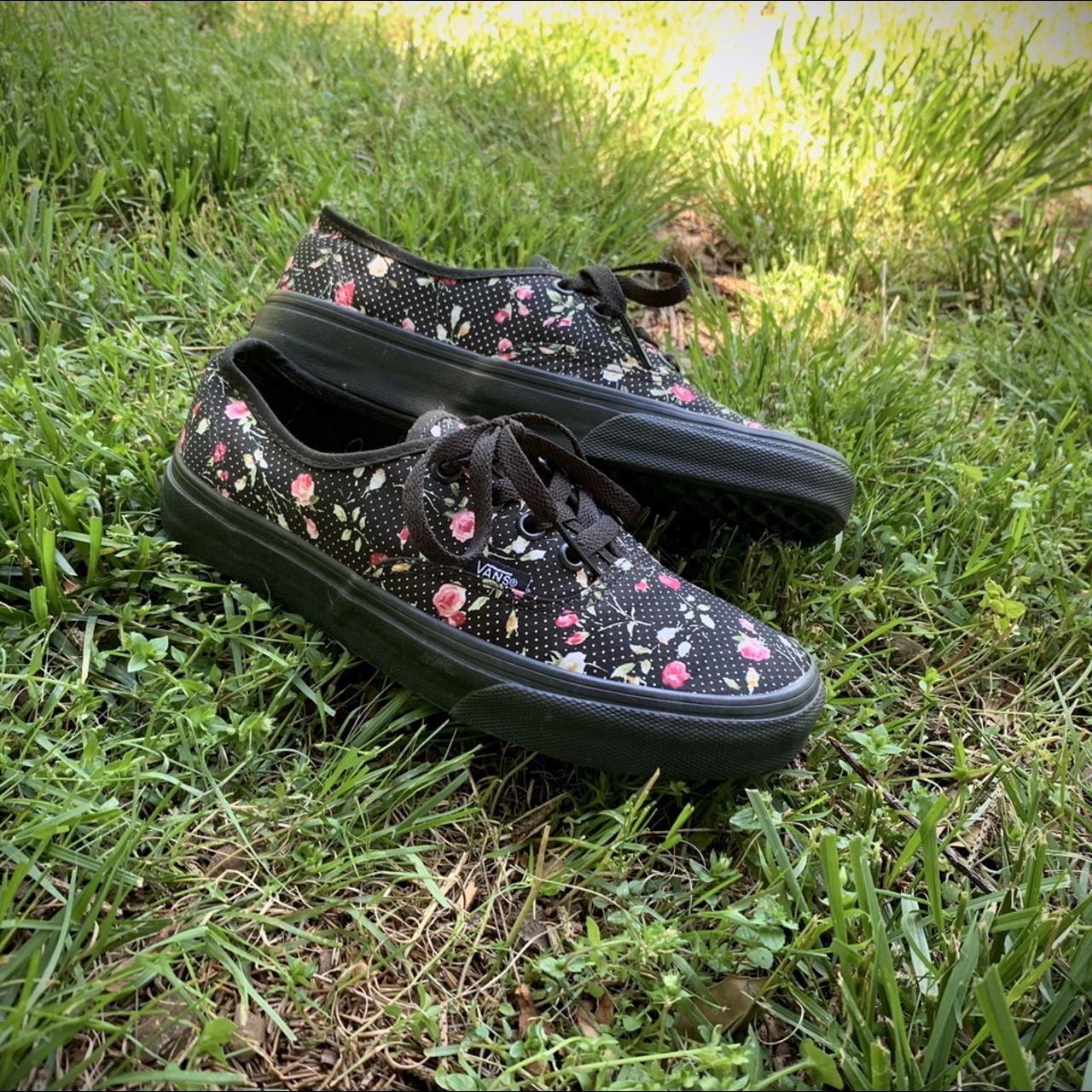 Vans Authentic black dots floral. Excellent