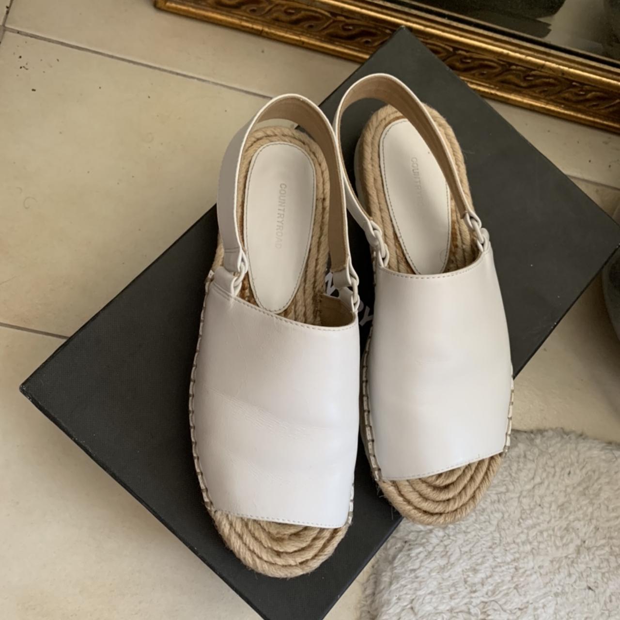 Country road white sandals! Only worn once because... - Depop