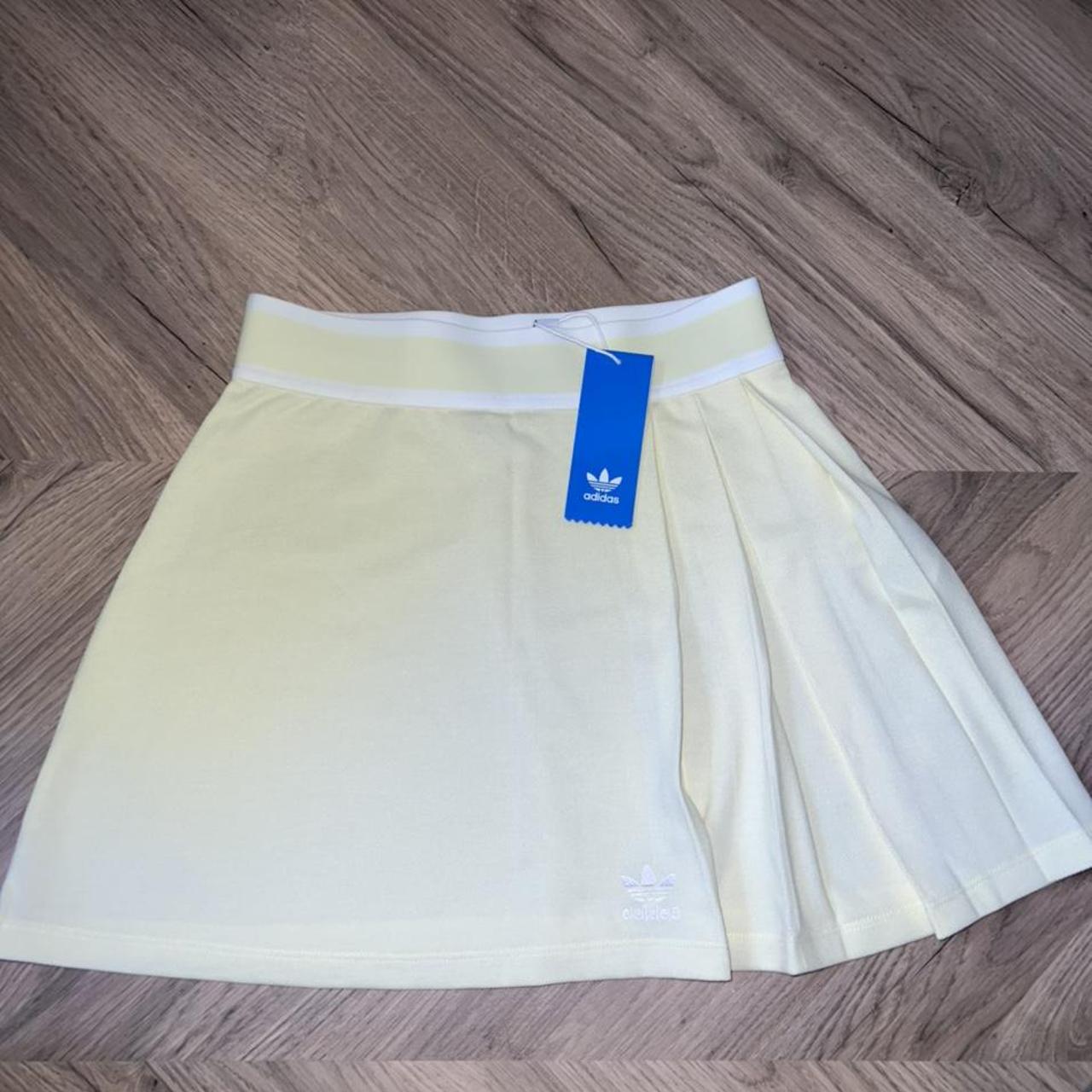 Adidas lemon tennis skirt, size 6. New with label.... - Depop