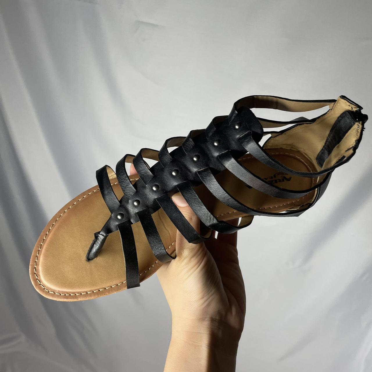Arizona Women's Black Sandals | Depop