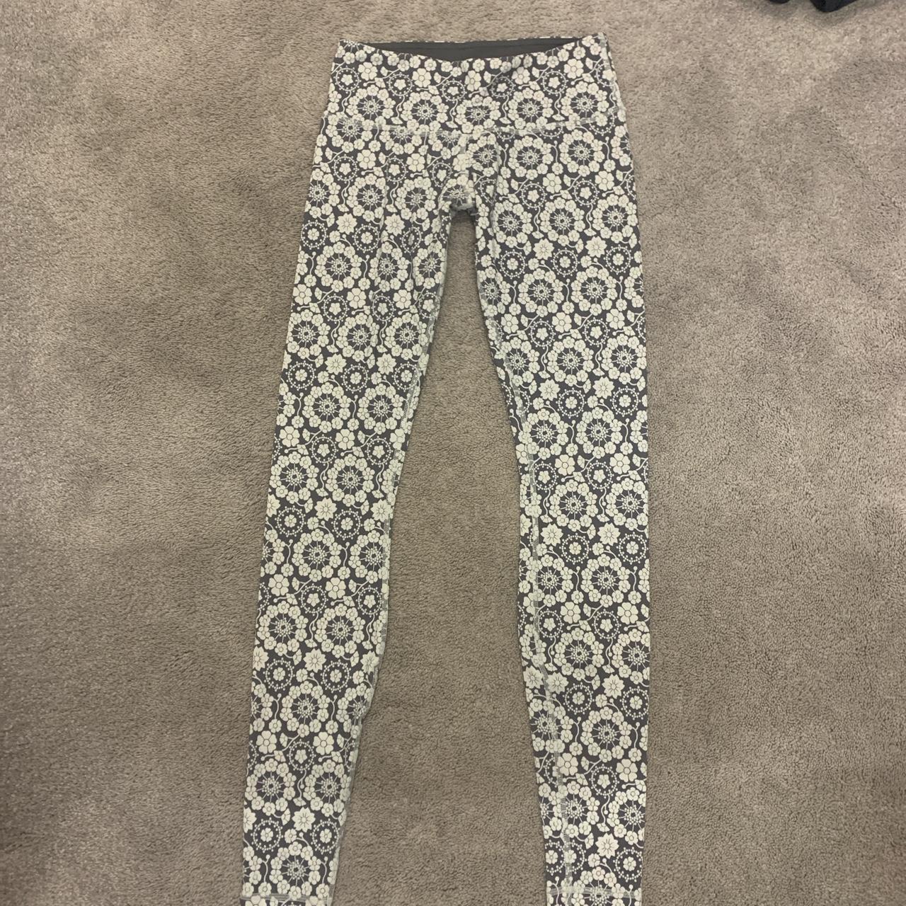 Size 4 patterned Lululemon leggings Perf condition-... - Depop