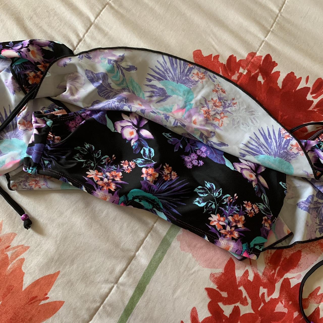 Flared out tropical bikini 🌴 -tag says size L but... - Depop