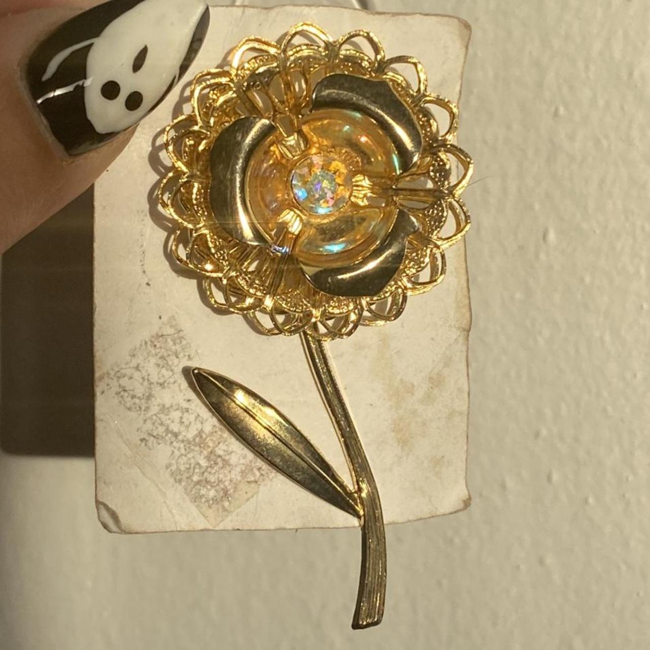 Vintage gold flower lapel pin brooch Center jewel... - Depop