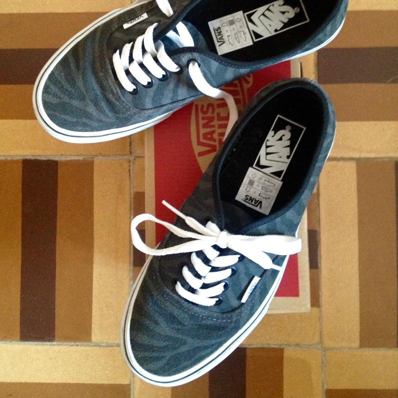 Io le amo ma...mi stanno grandi! Bellissime Vans 💚... | Depop