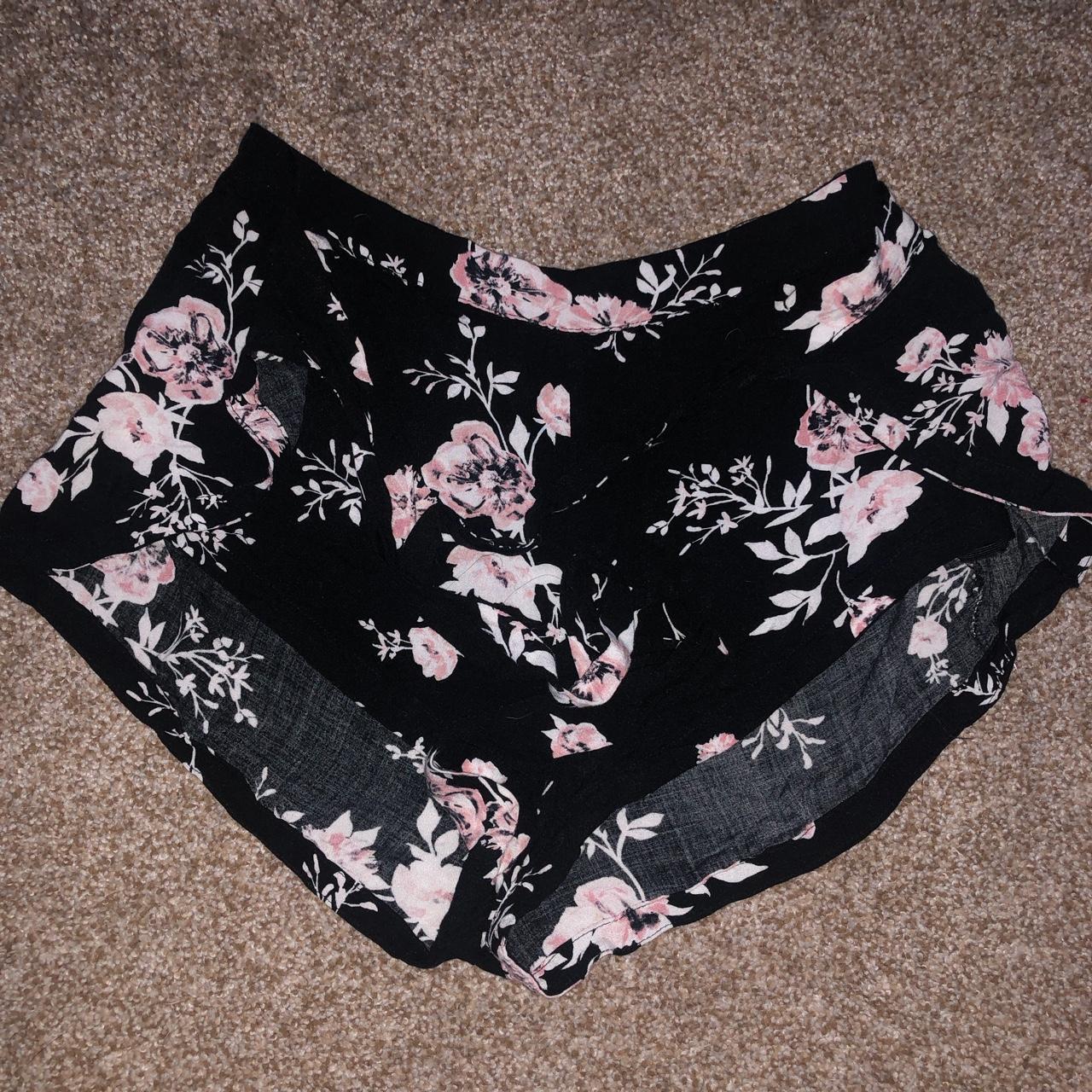 Tie kendall + kylie floral shorts, super cute but... - Depop