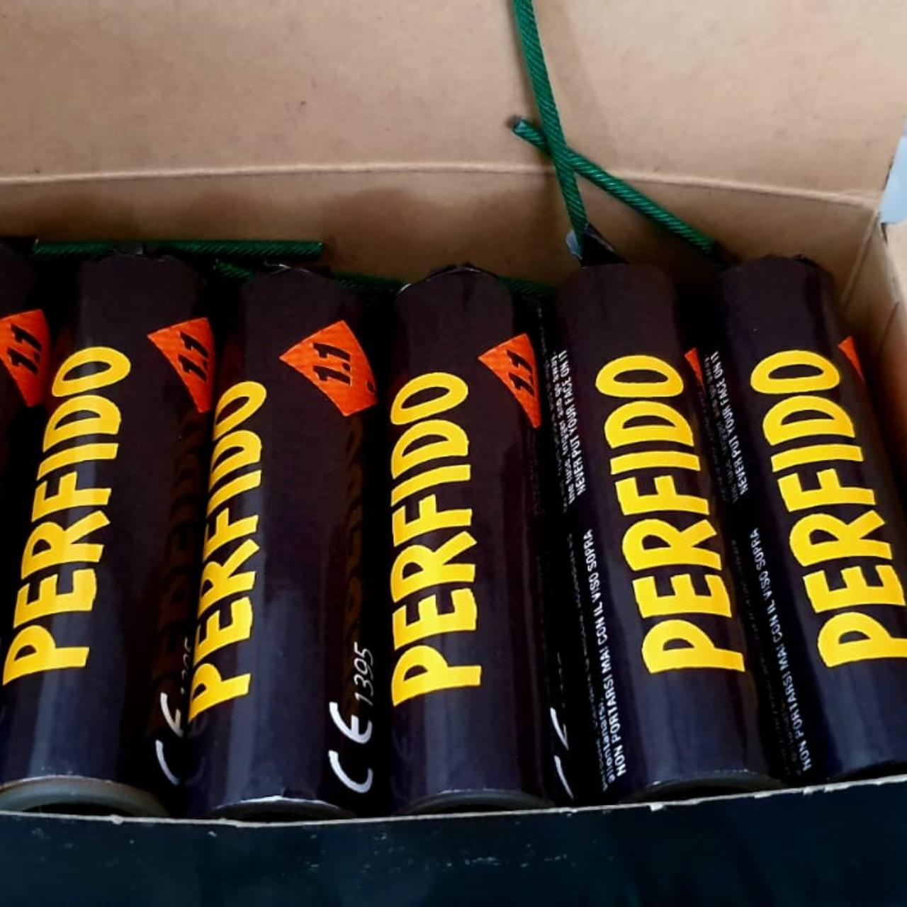 PETARDI PERFIDO 12 PEZZI DA 35.GR ORIGINALI - Depop