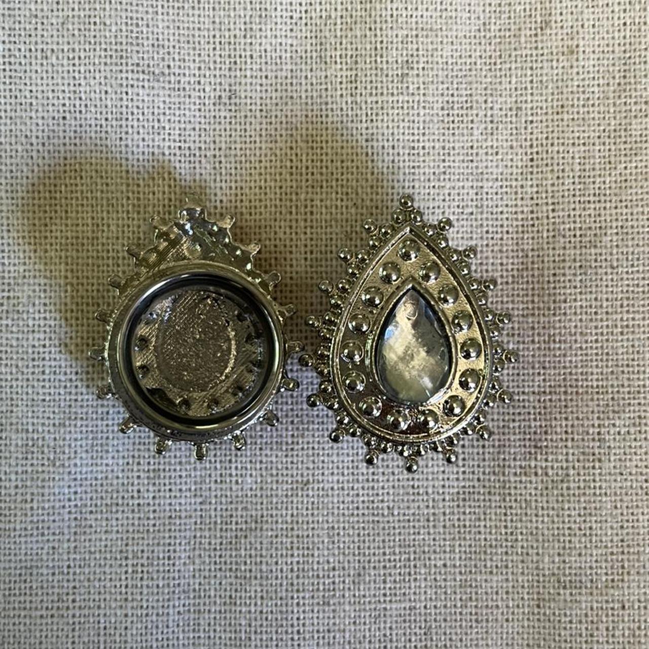 BodyArtForms Teardrop Silver Plug Earrings Size: 5/8... - Depop