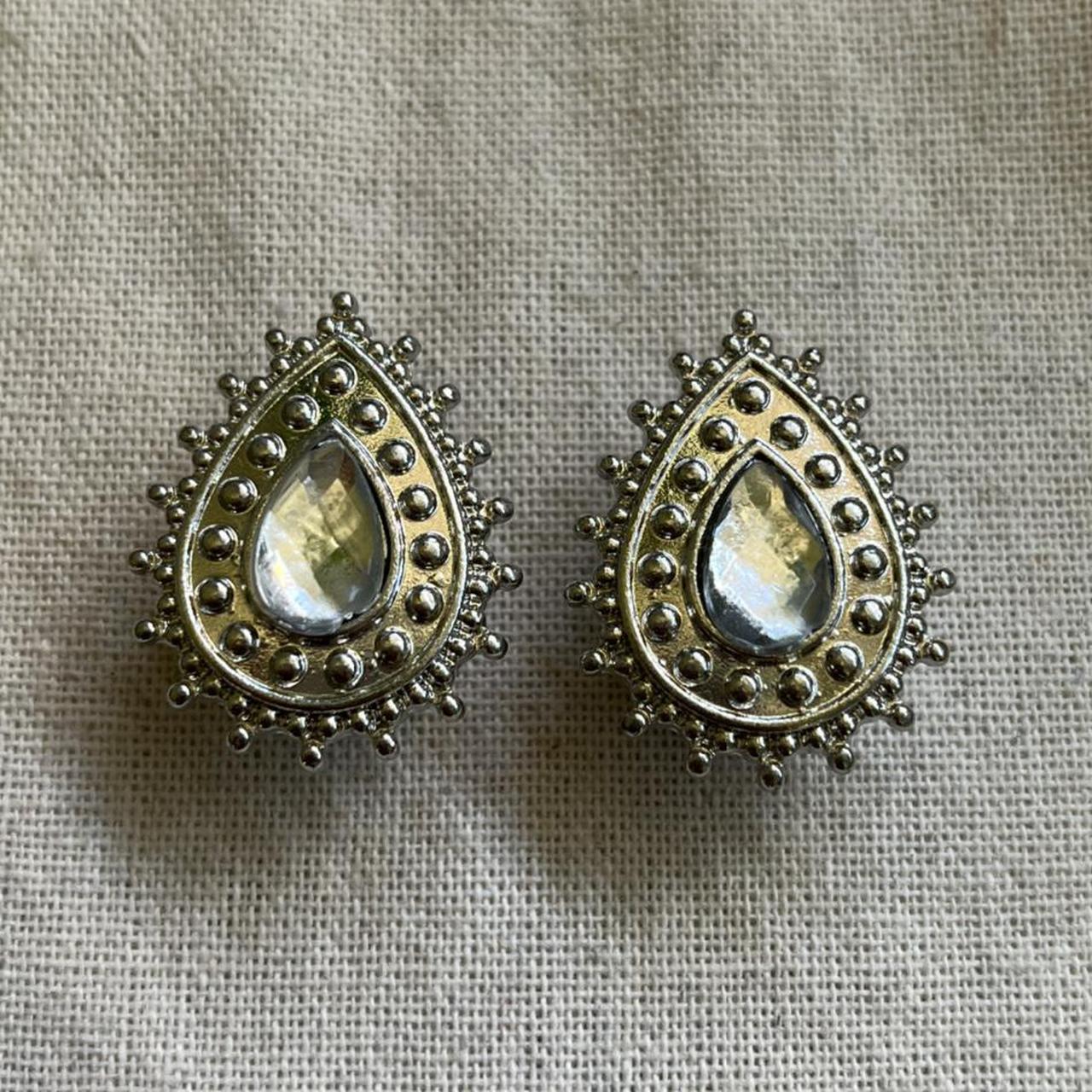 BodyArtForms Teardrop Silver Plug Earrings Size: 5/8... - Depop