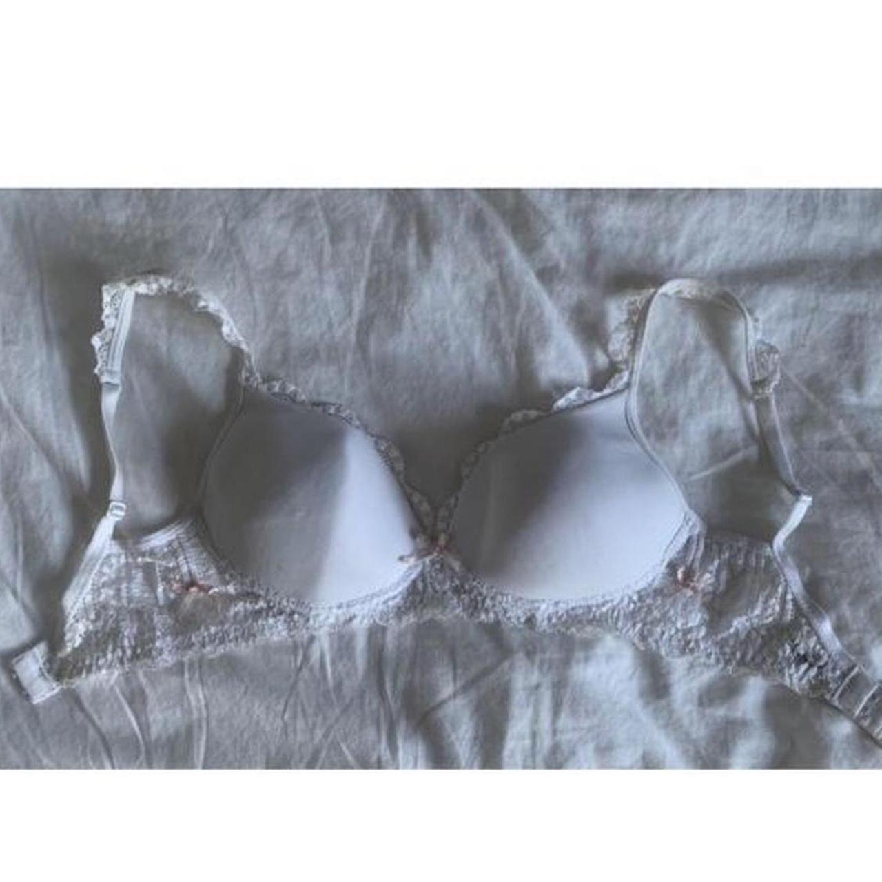 Lepel white lace bra with bows Size 30C Great... - Depop