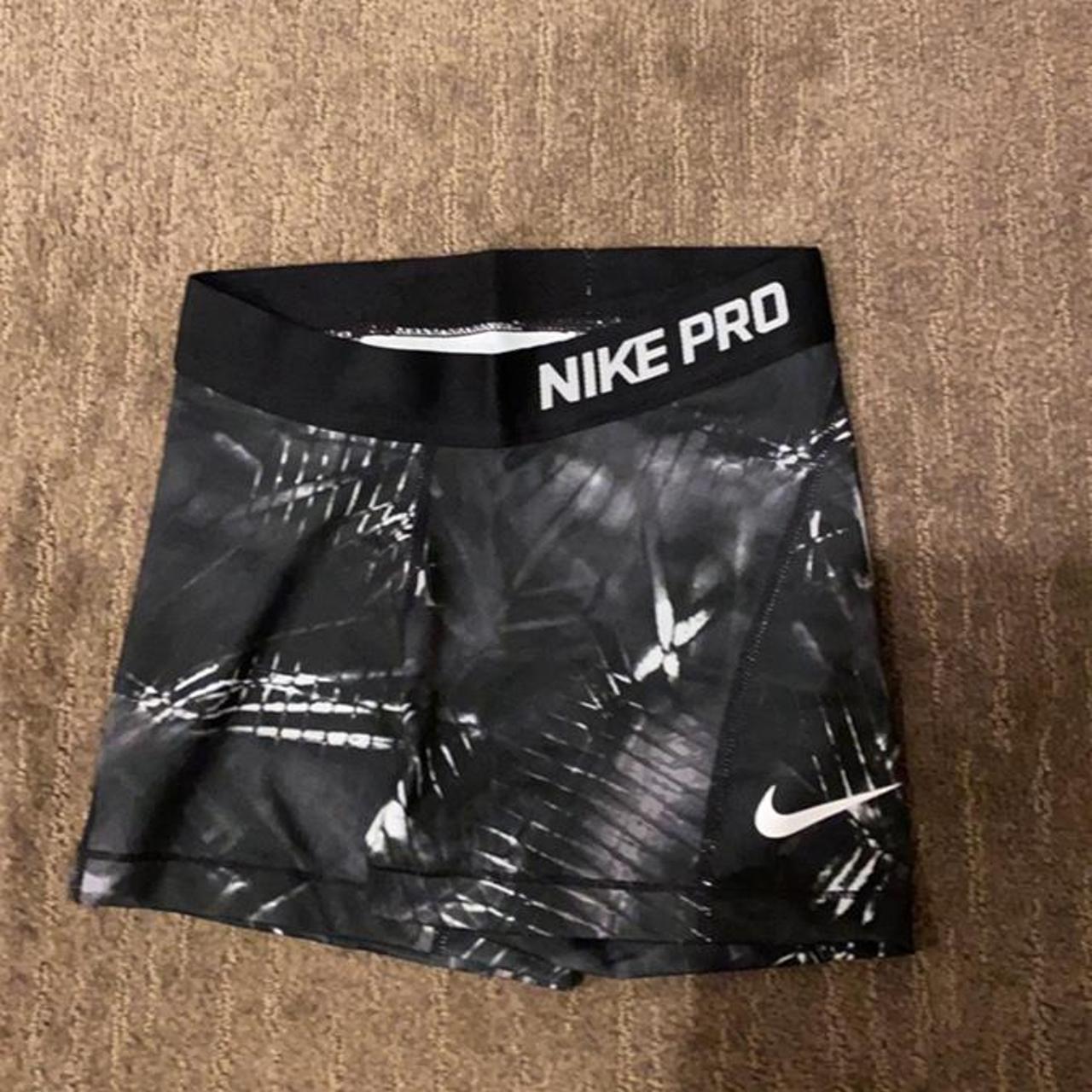 Nike pro’s perfect condition size xs - Depop