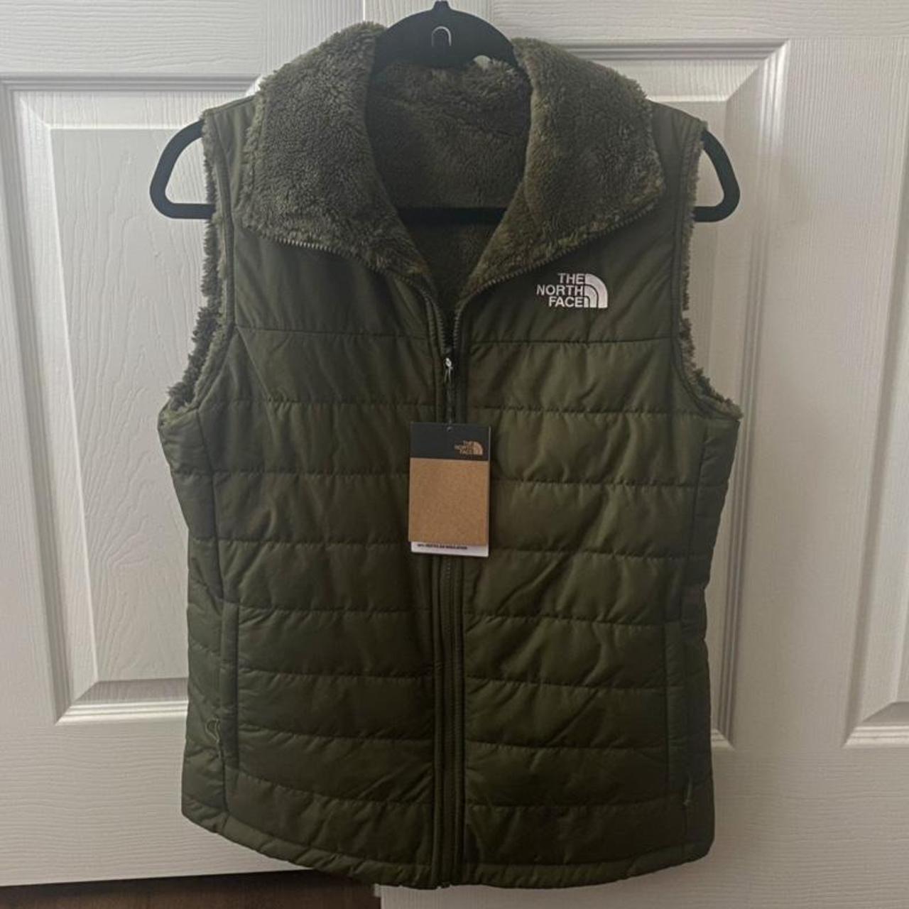 dark green north face vest 💚 size medium never... - Depop