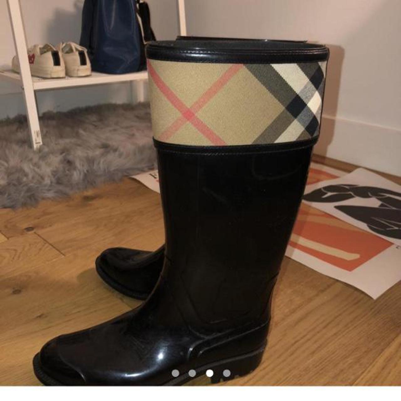 Burberry rain boots good condition and huge bargain - Depop