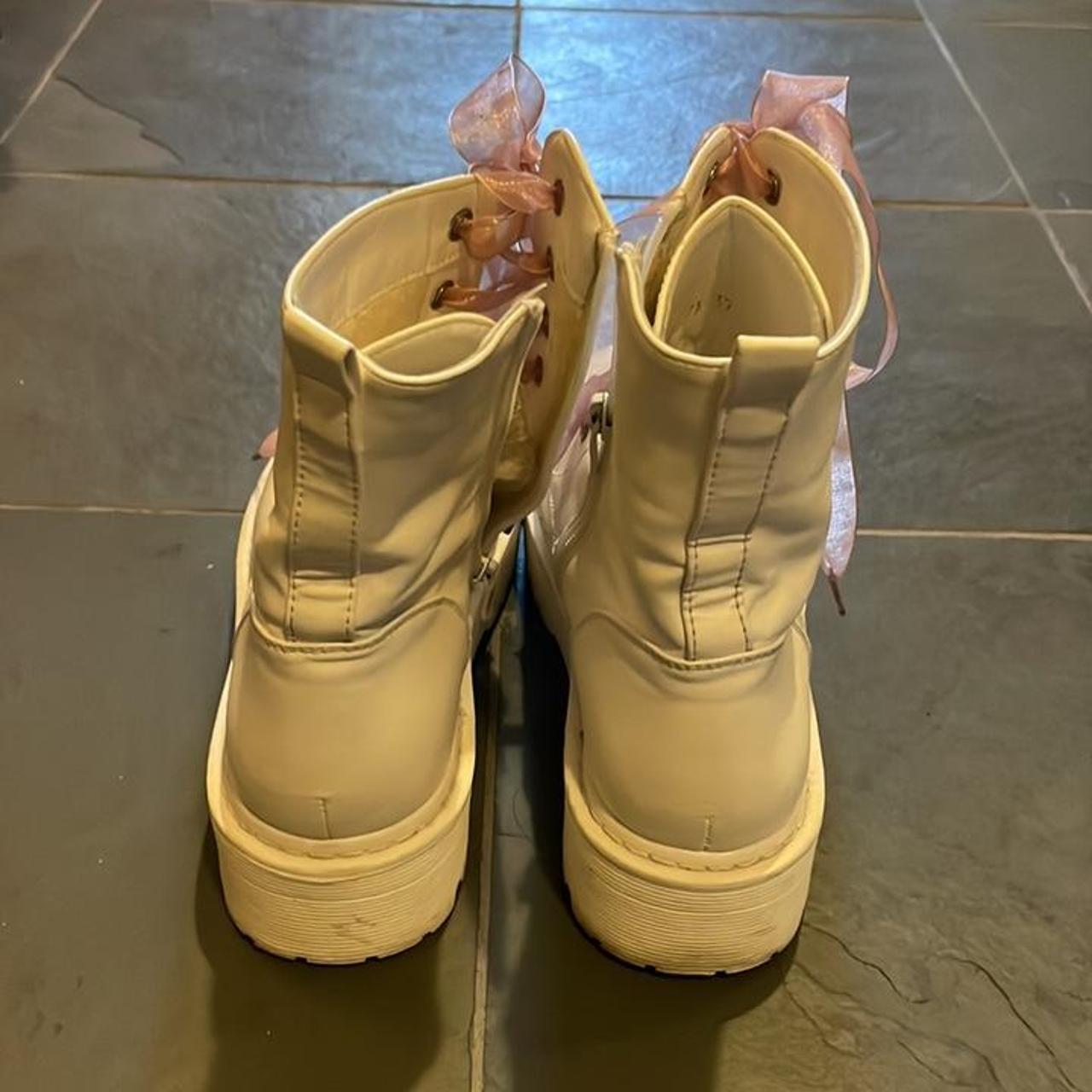Super cute white stompers with pink laces - Depop
