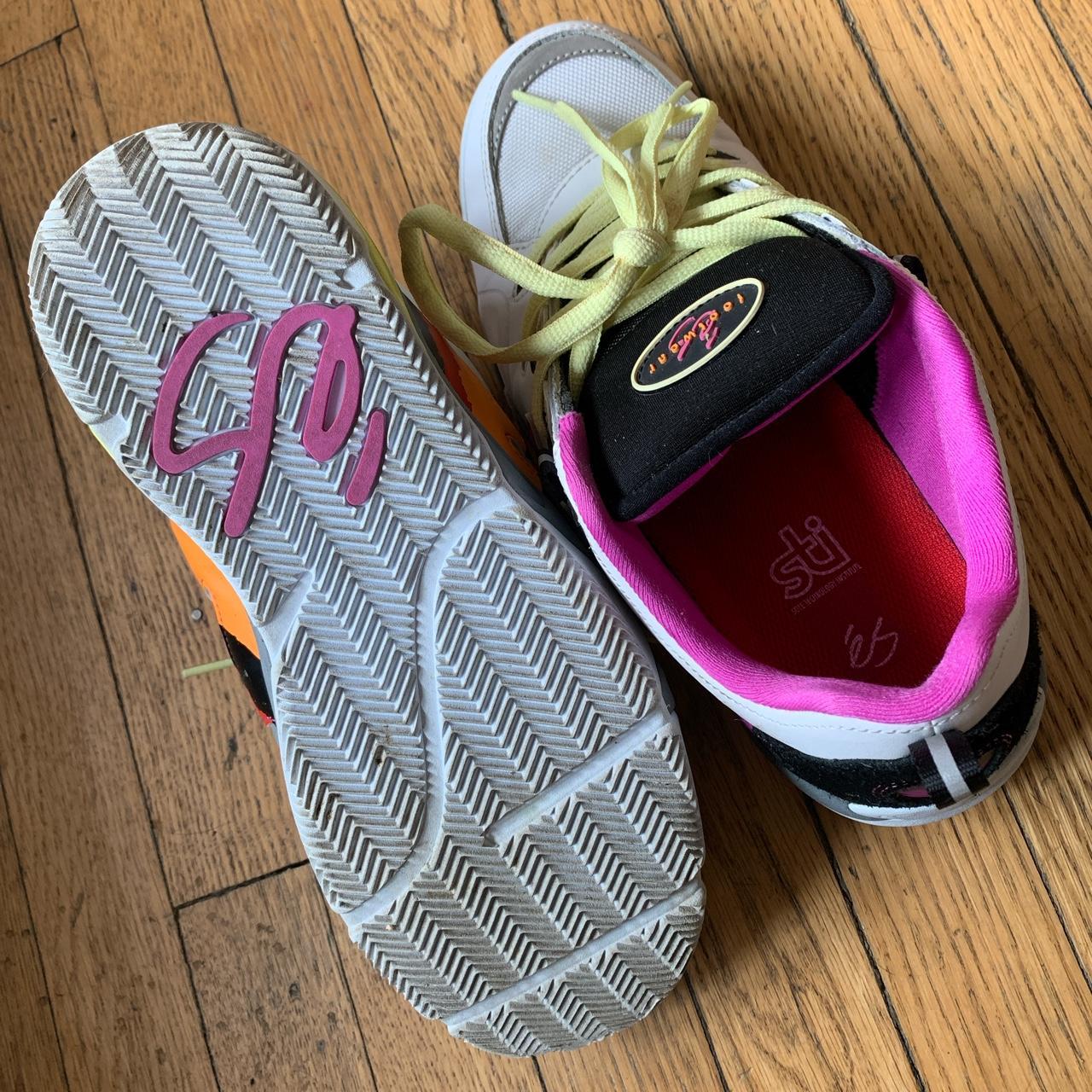 éS symbol skate shoe Size 9 men’s Unique 2000’s... - Depop