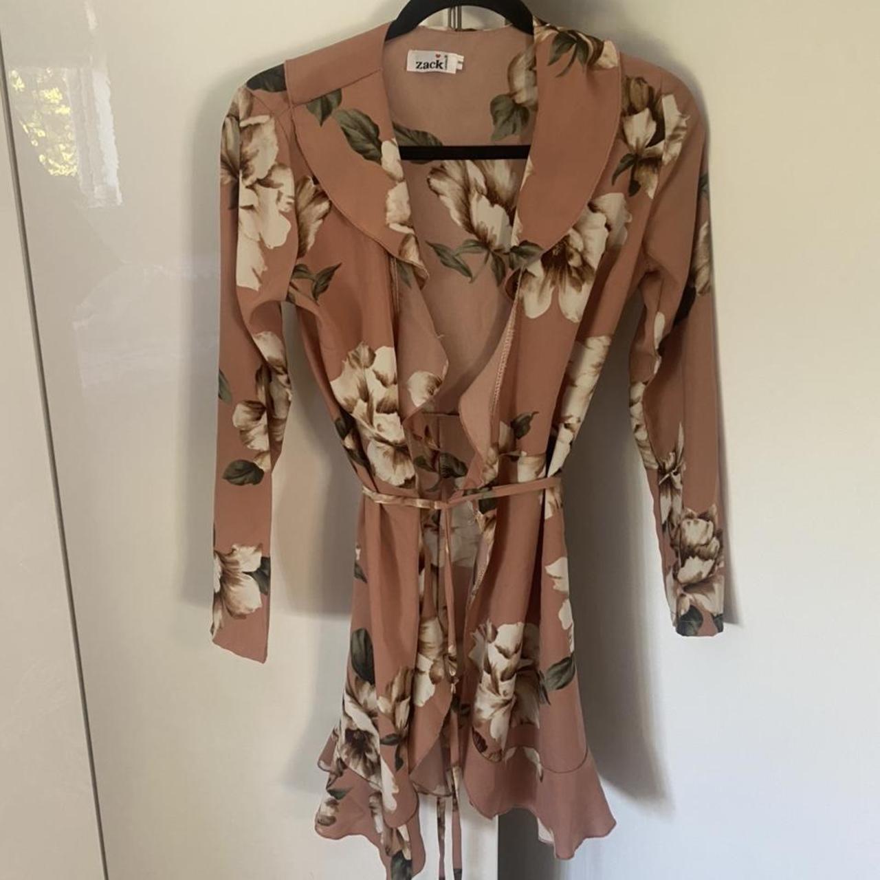 Zack London dusty pink floral fril hem tie up cross... - Depop
