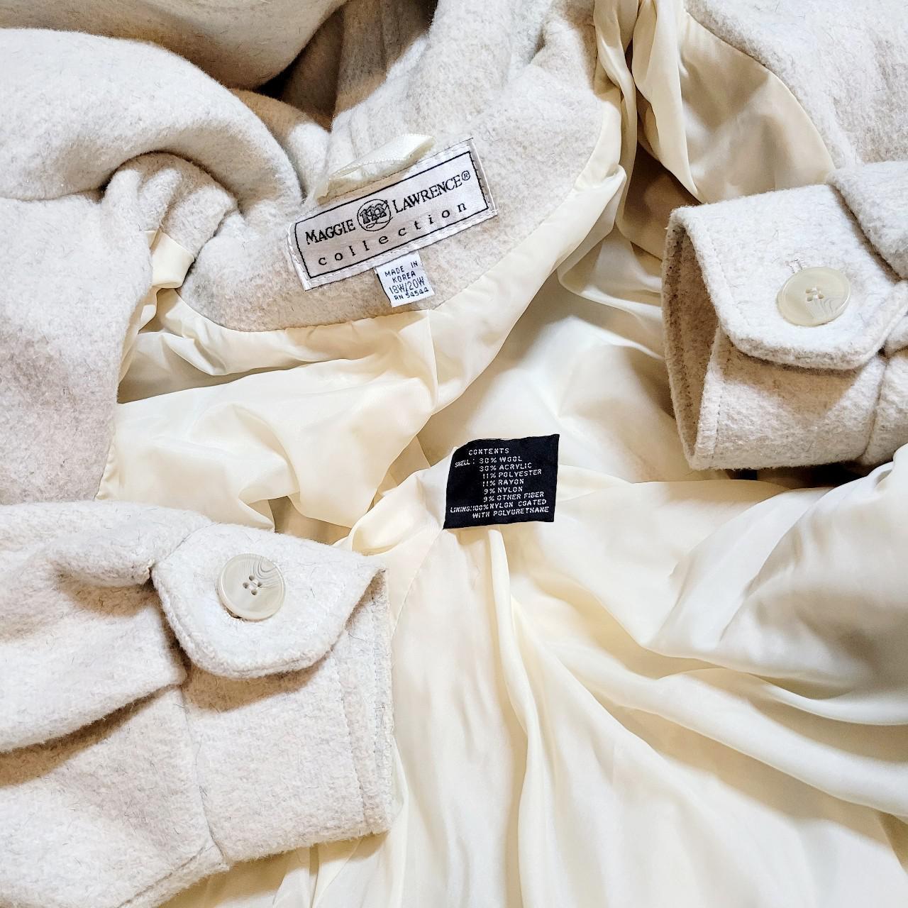 MAGGIE LAWRENCE COLLECTION 6 BUTTON UP VERY ... - Depop