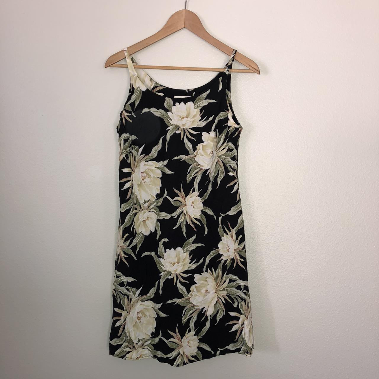 Beautiful Hawaiian lightweight summer dress - floral... - Depop
