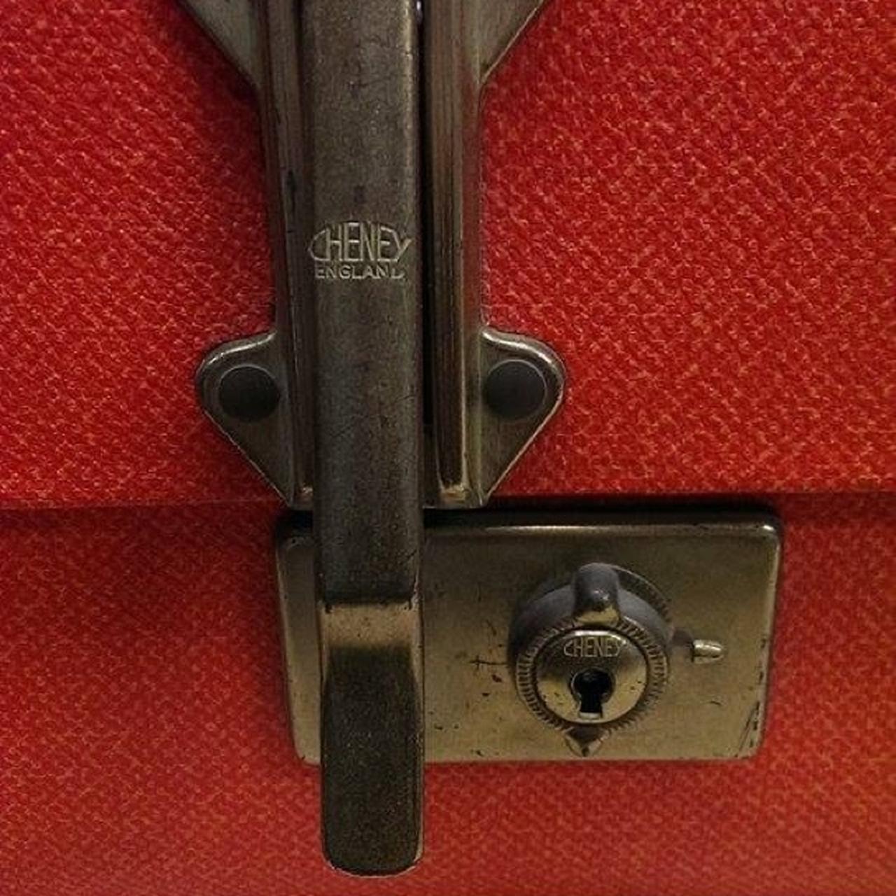 Vintage Cheney of England Suitcase. In immaculate... - Depop